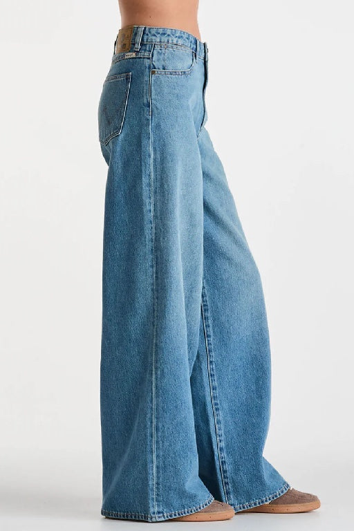 SHOP WRANGLER - MID STEVIE RELAXED JEAN - DETROIT FADE – Chachi
